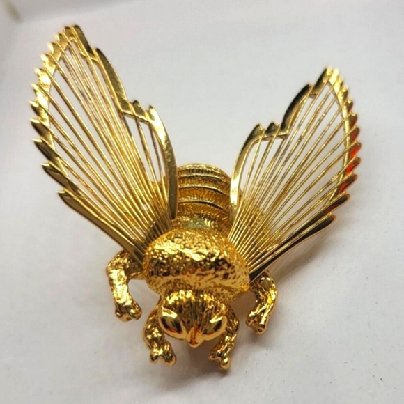 Monet | Jewelry | Vintage Shiny Gold Tone Monet Bee Brooch | Poshmark